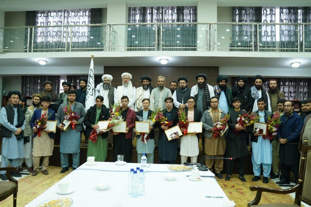 د ۱۴۰۱ کال د کانکور ازموینې لس غوره ګډونوال وستایل شول – Pajhwok Afghan News